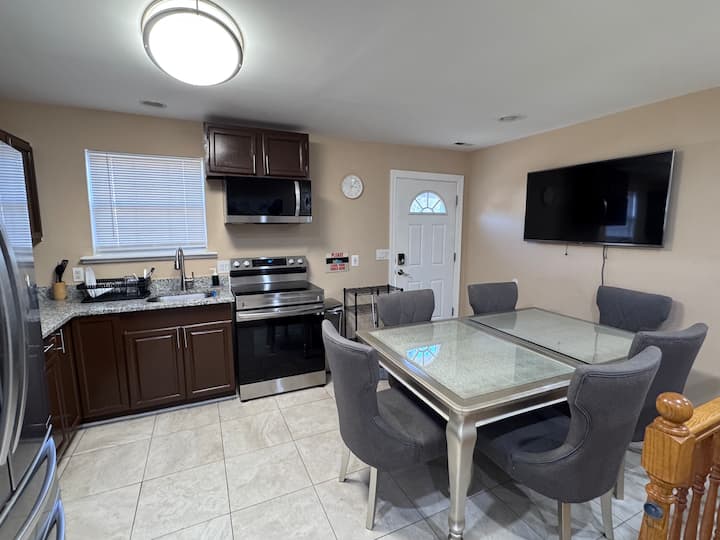 Spacious Bright 4br Up Level Apt | Groups Families - Gaithersburg