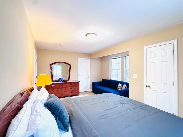 Amazing Bright 4br Upper Level Apt - Rockville, MD