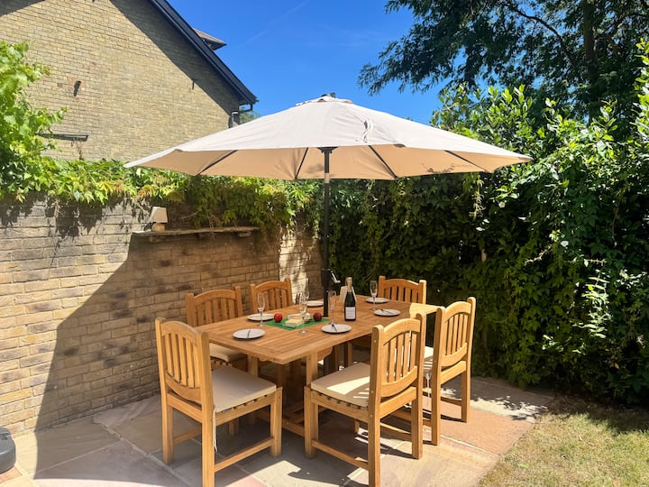 New Parley House, Walk To Marinas, Pubs, And Ferry - Isle of Wight