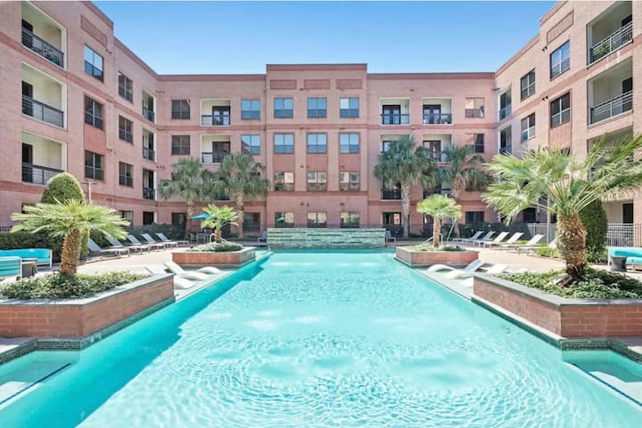 Cozy 1br Getaway | Walk To Midtown Hotspots - Houston, TX