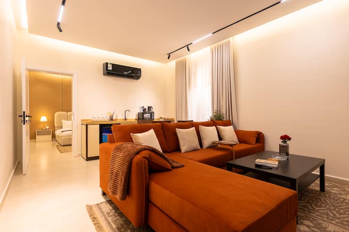 Modern Apt Near Airport • 75” Tv • Private Parking - Jeddah