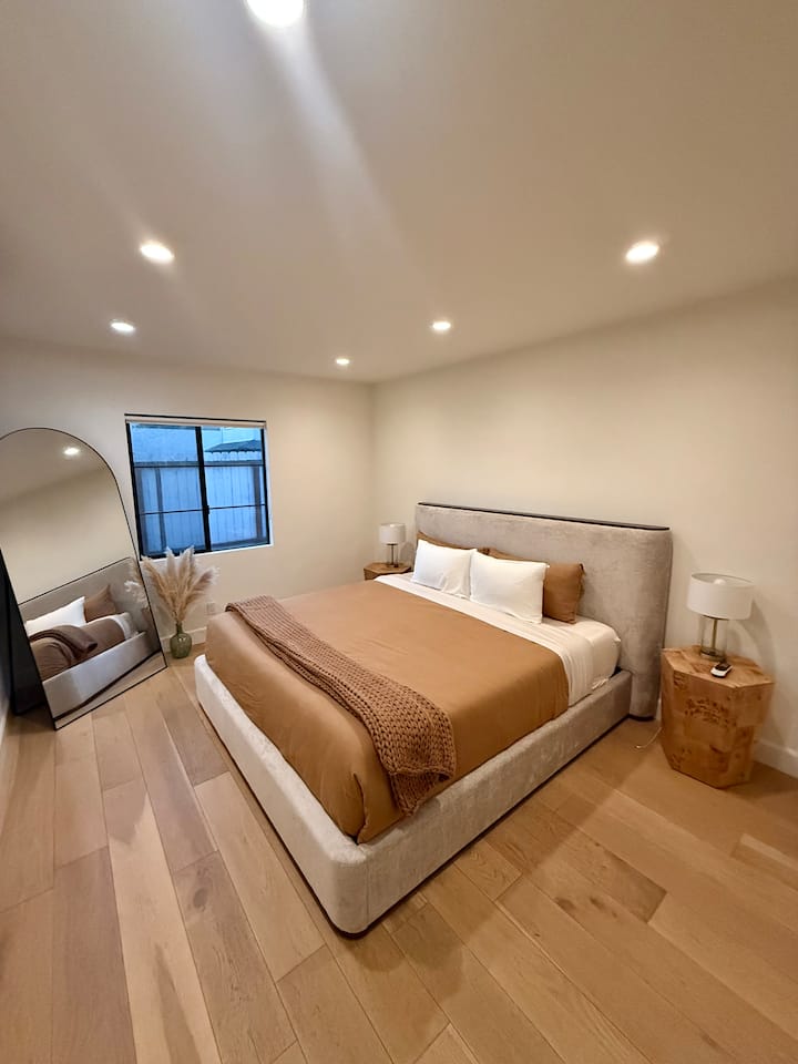 Luxury Malibu Bungalow Near Beach + Free Parking! - Malibu, CA