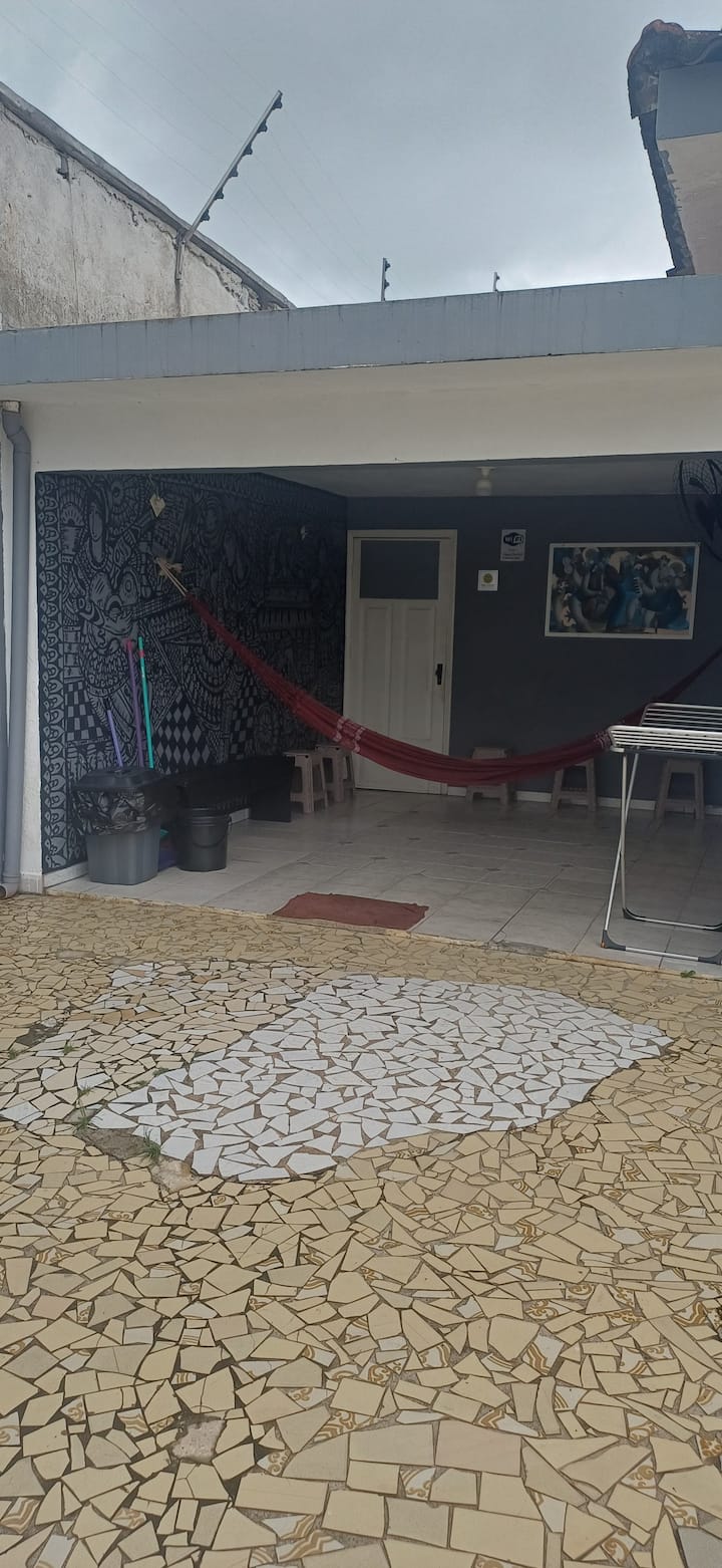 Casa Espaçosa Com óTima Localização A 3km Da Praia - Santos