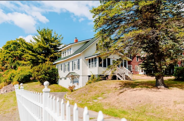 Pleasant Street Cottage Artist Retreat - Rangeley, ME
