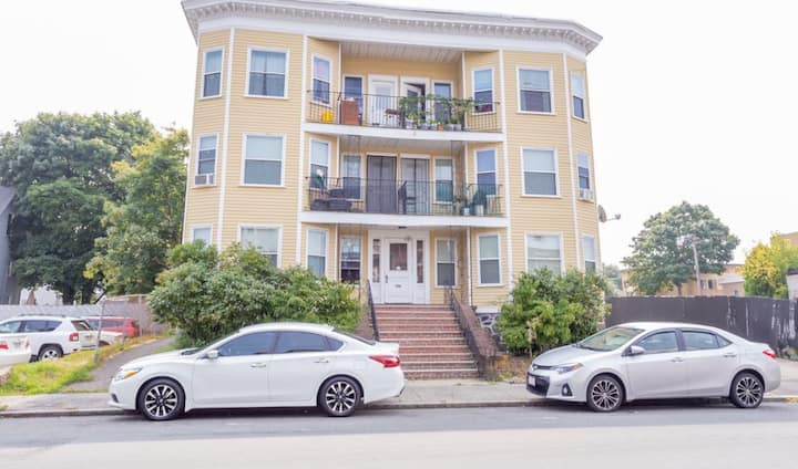 Full Apartment In Lynn - Fits 5 People - Lynn, MA