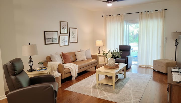 New-in-city Comfort: Condo Getaway - Gainesville, FL