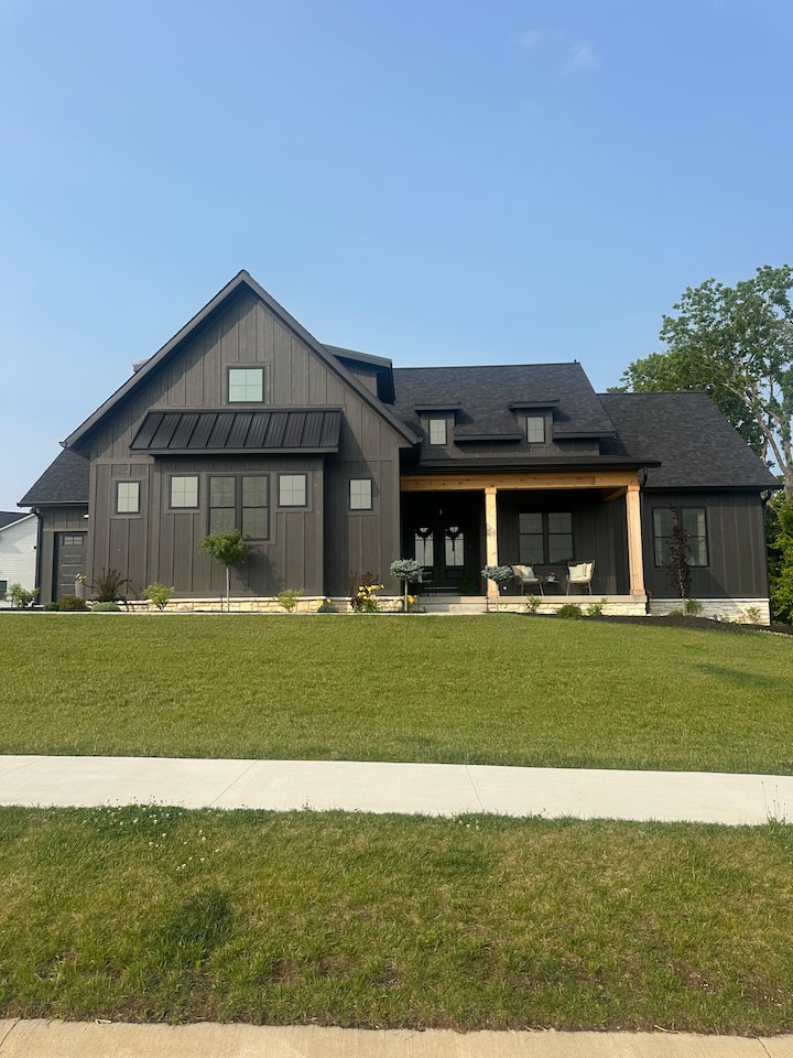 Stunning Home 7 Minutes From Stadium! - Bloomington, IN