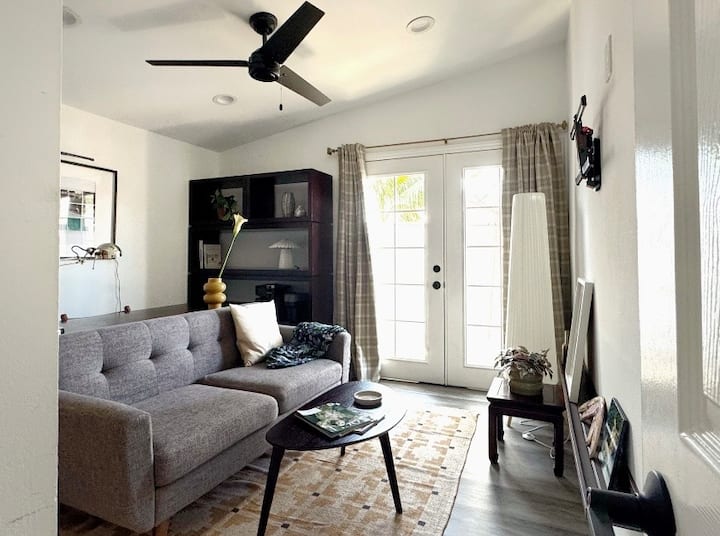Chic 2 Room Guest Suite W/ Private Entry - Costa Mesa, CA