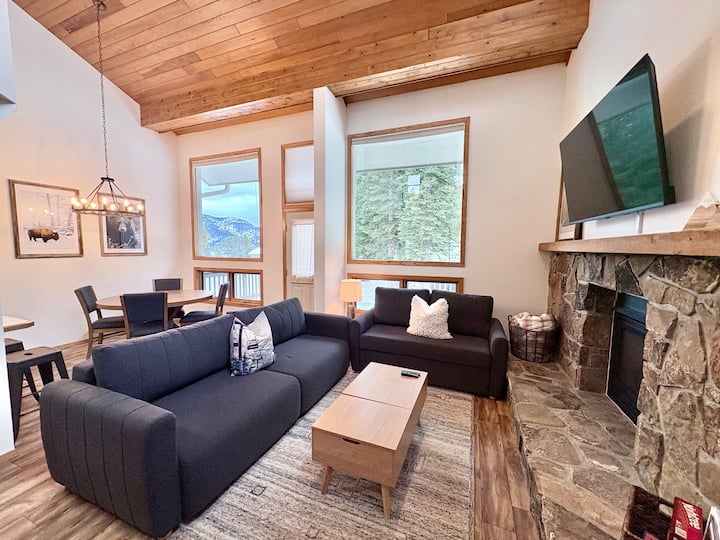 The Moose Lodge | Hot Tub, Pool & Sauna - Big Sky, MT