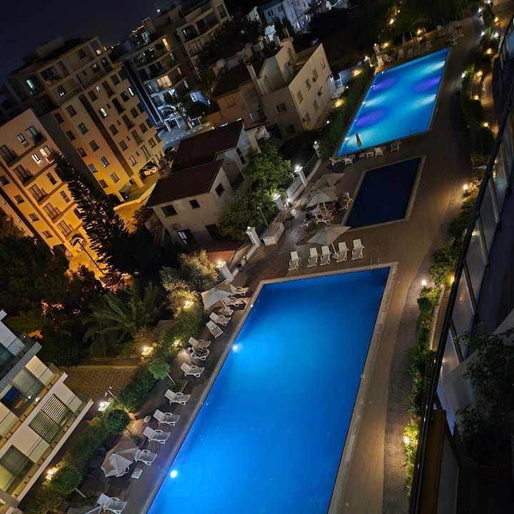 Modern 2-bedroom Apartment With Balcony & Pool - ケリネイア