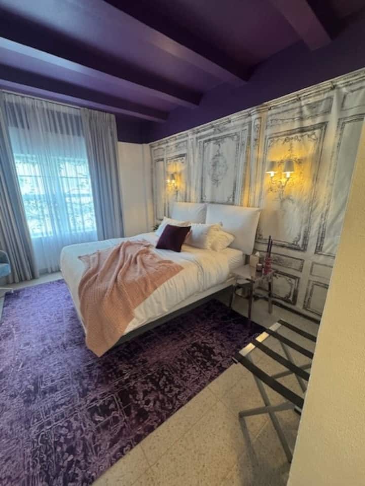 King Bedroom, Cozy, Large, Close To The Beach. - South Beach, FL
