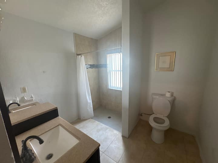 1 Double Bed Apartment With Private Bathroom. - Lakeland, FL
