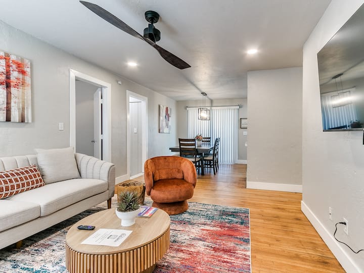 The Sobo 4 - A 4 Bedroom Economical Edmond Stay - Edmond, OK