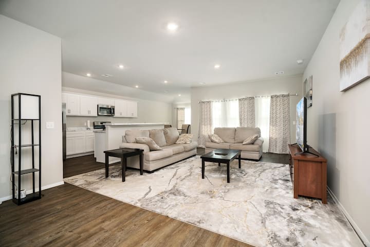 Stylish 3bedrm Getaway | Luxury, Comfort, & Style - Broken Arrow, OK