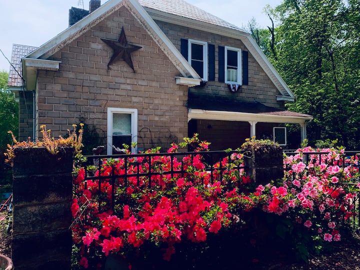 Historic Lake James Farm House - Lake James, NC