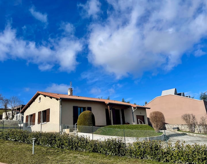 Location De Vacances 6 Personnes - Brives-Charensac