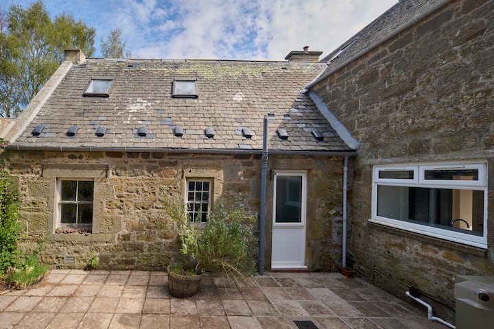 Cosy Romantic Dog-friendly Loft, Sleeps 2 - Findhorn