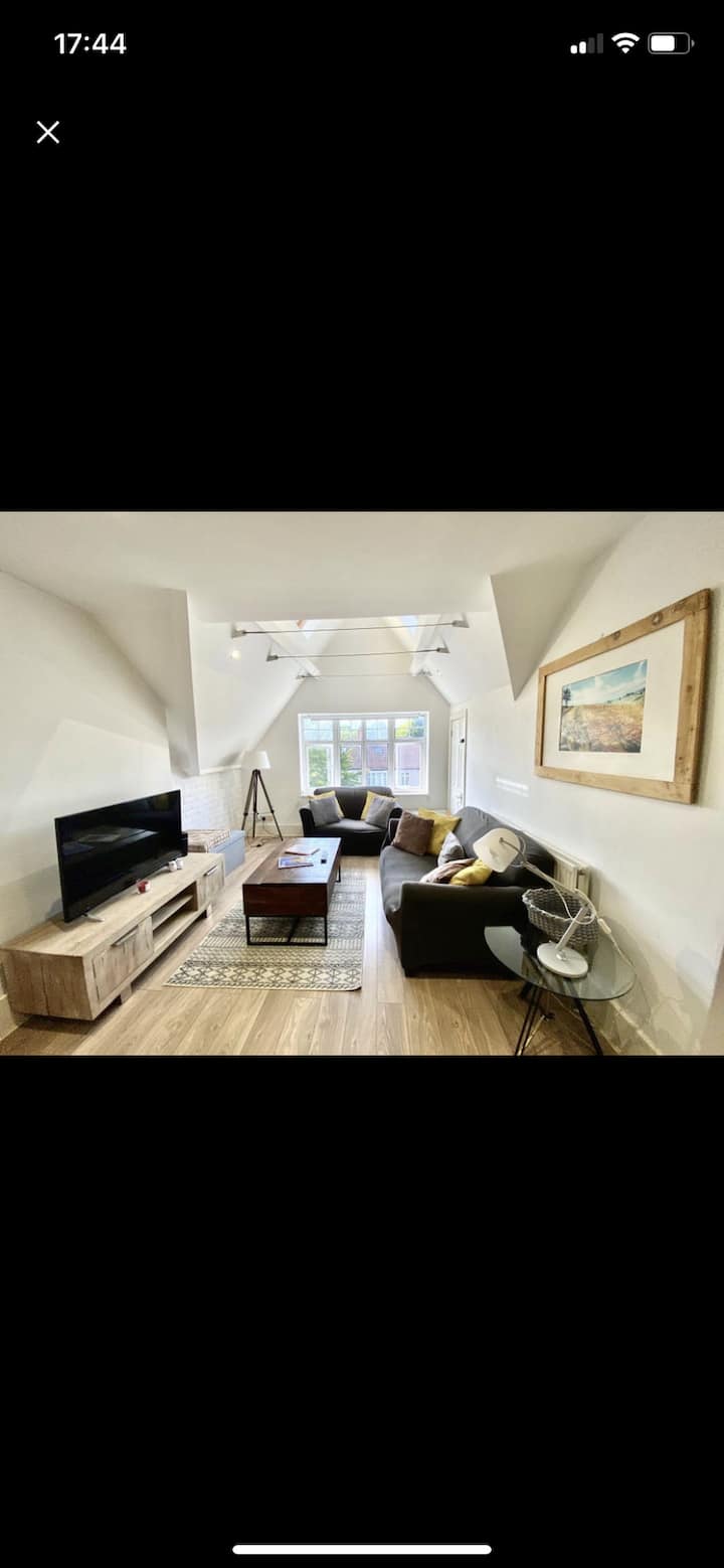 Warm And Incredibly Close To Bromley South Station - Beckenham