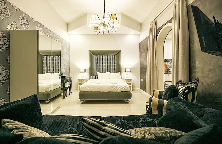 Sliema市中心，海边60平米套房！门口公交站！位置绝佳， - Valletta