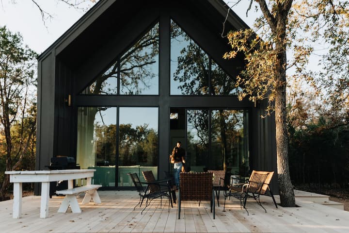 Granbury Luxury Cabin / Brazos River / 30 Acres - Cleburne State Park, Cleburne