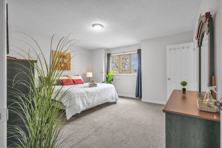 Palm & Patio – 3br 3ba Burlington Escape - Burlington