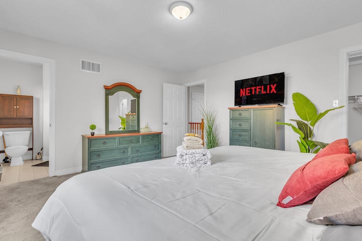 Palm & Patio – 3br 3ba Burlington Escape - Burlington