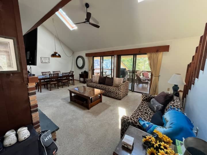 Lake House At Lake Wallenpaupack - Fairview Lake, PA