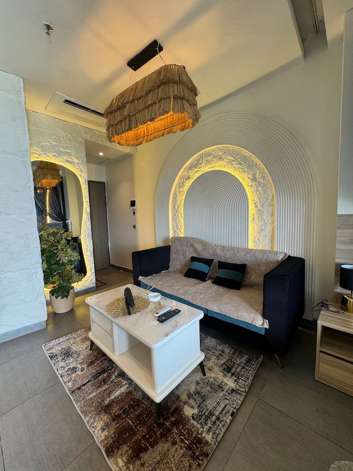 Black And White Theme Suite -40th Floor - Noida