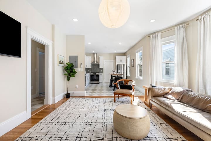 Light-filled 3br/2ba • Salem Sights On Foot - Salem, MA
