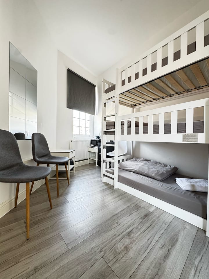 3 Person Private Room In Zone 2 - Londres