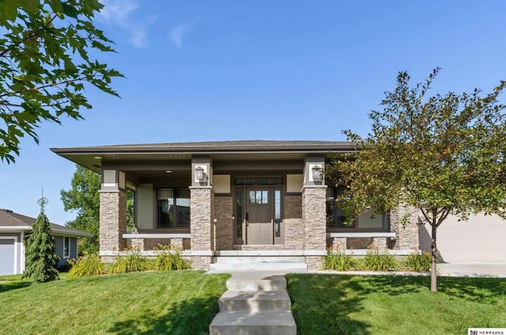 Spacious & Modern 5 Bedroom Home In Fallbrook - Lincoln