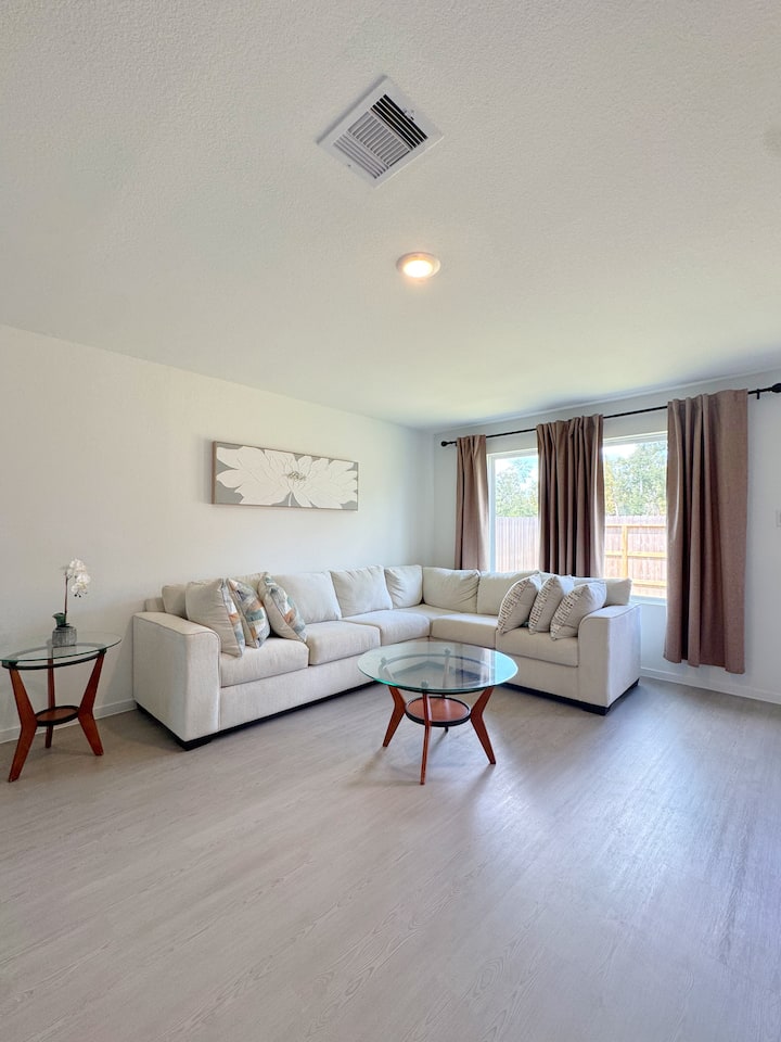 Cozy 4br Home, Partly Furnished, 15 Min To Iah - Grand Texas, New Caney