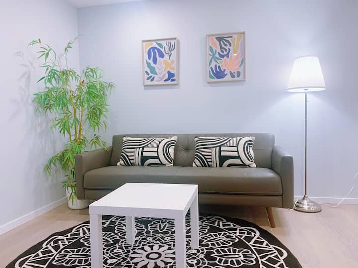 Basement Suite Located At Tuscany. - Calgary