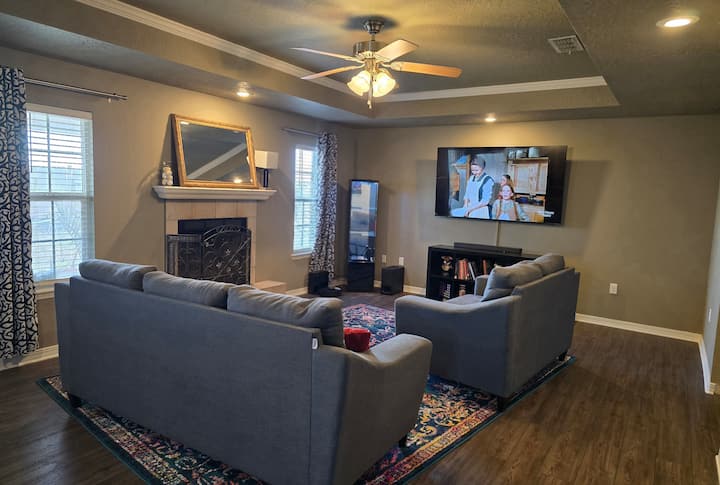 Riley's Hideaway! Not Far Away That We're Hiding. - Clovis, NM