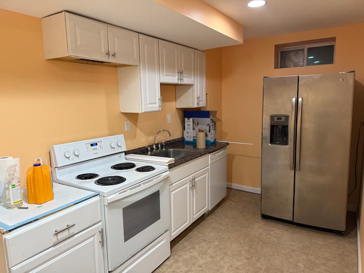 Spacious Apartment 2 Bedrooms 2 Baths Full Kitchen - Highland, MD