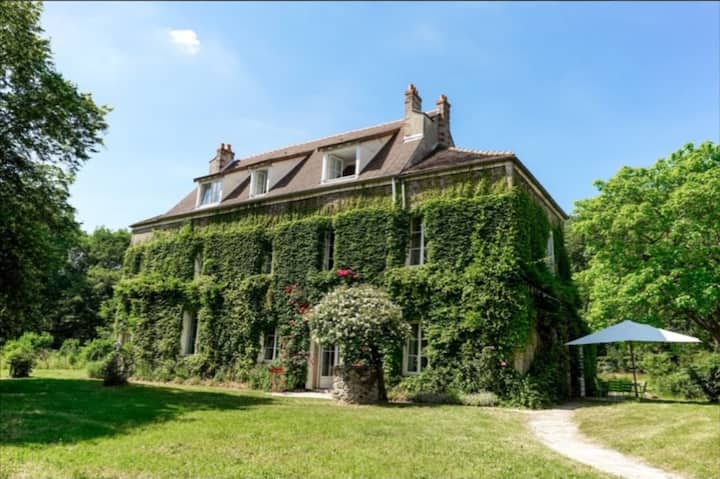 Grande Maison En Meulières, Propriété Verdoyante - Île-de-France