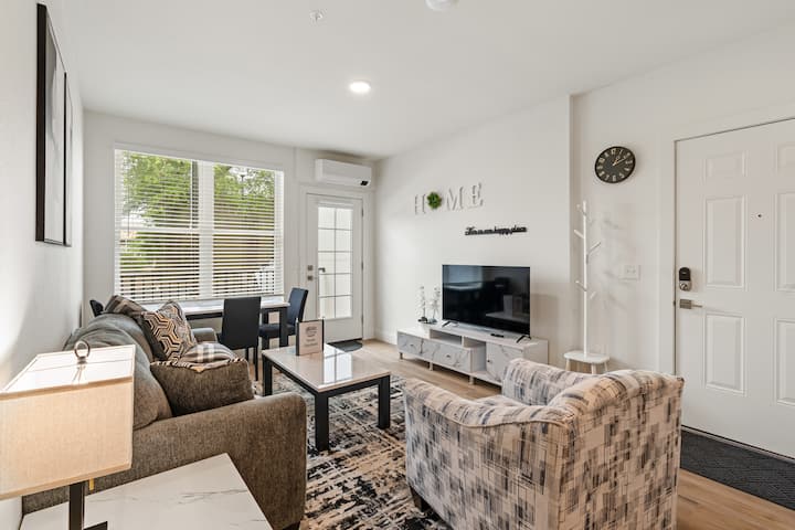 Stylish Suite 103 By Downtown & Convention Center! - Hot Springs, AR