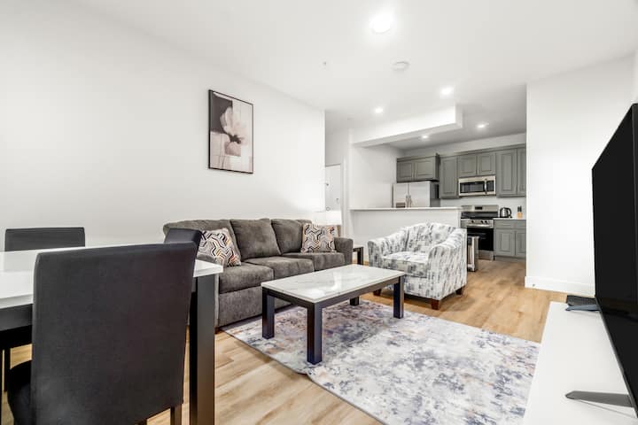 Stylish Suite Near Bathhouse & Downtown! Suite 103 - Hot Springs, AR