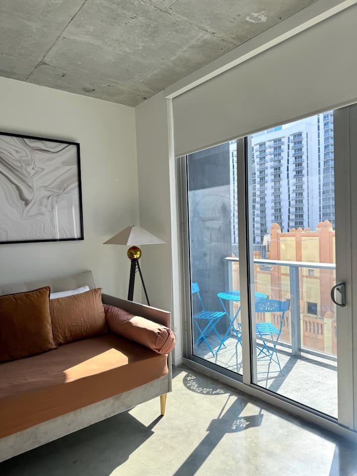 Chic*high Flr*2bed*rftoppool*freeparking - Miami, FL