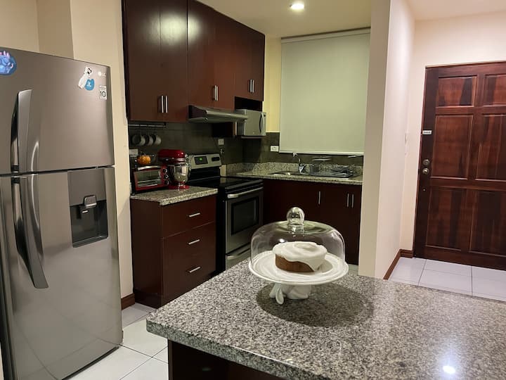 Acogedor Apartamento De Dos Cuartos Con Terraza - San José, Costa Rica