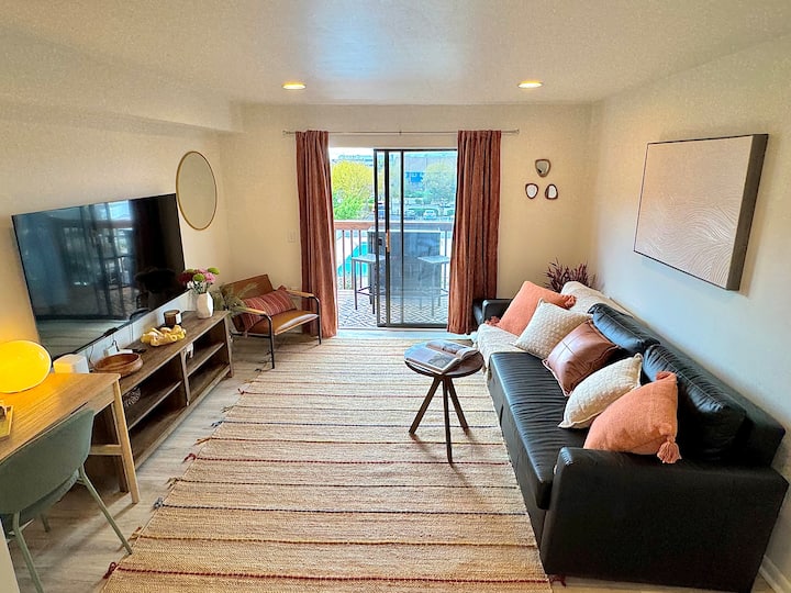 2 Level Condo By The Beach + Pool + Balcony +Wi-fi - Ocean City, MD