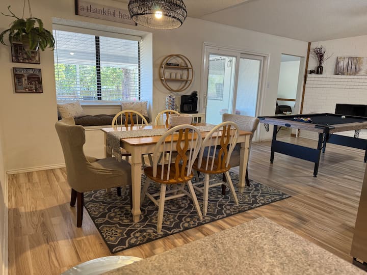 Six Flags Grand Entertainer - Six Flags Fiesta Texas, San Antonio