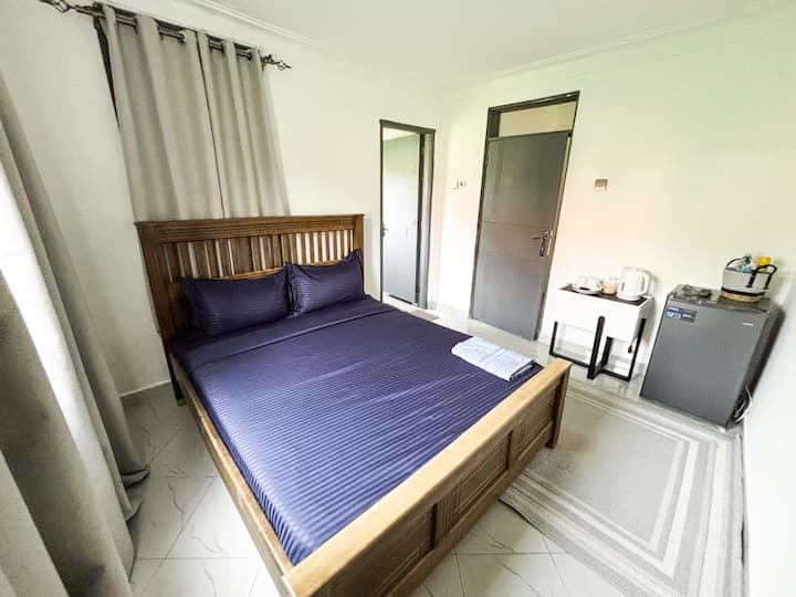 2br Apart Near Airport • Wifi Tv Parking Mid Fl - Uganda