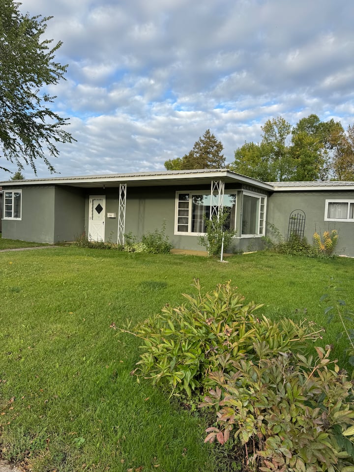 The Loafing Lodge - North Dakota