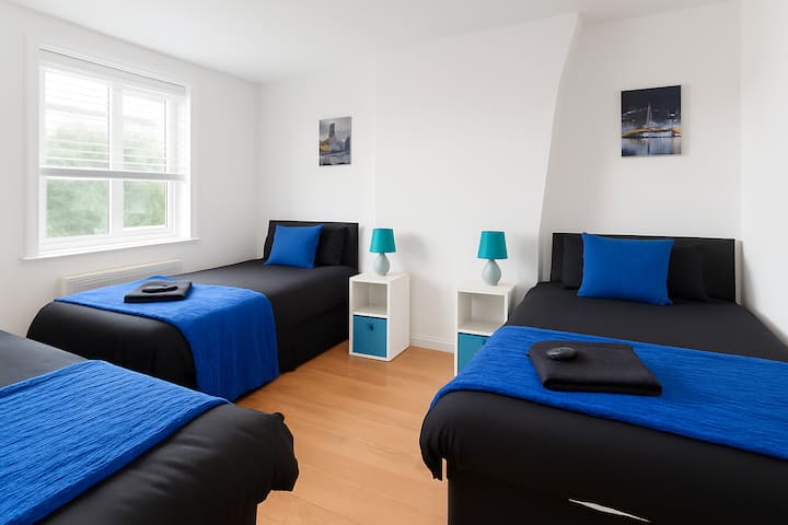 Reading Centre/parking/sleeps 10 People House - Reading
