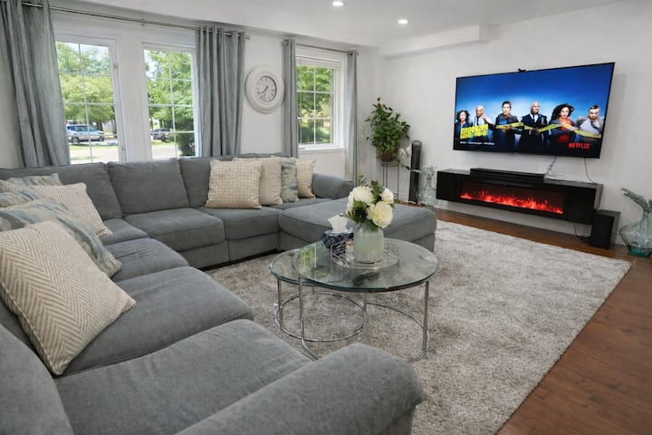 Luxury 4br Townhouse • Walk To Mosque & Shops - Toronto