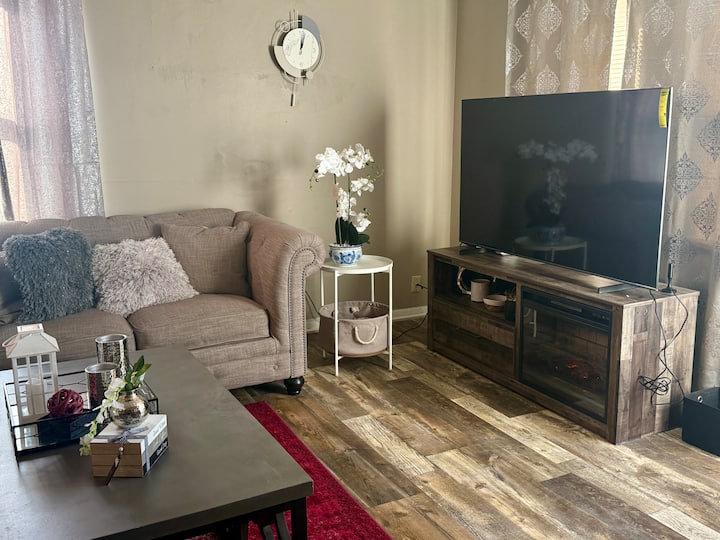 Cozy Home/3beds/1bath/downtown Omaha - Omaha, NE