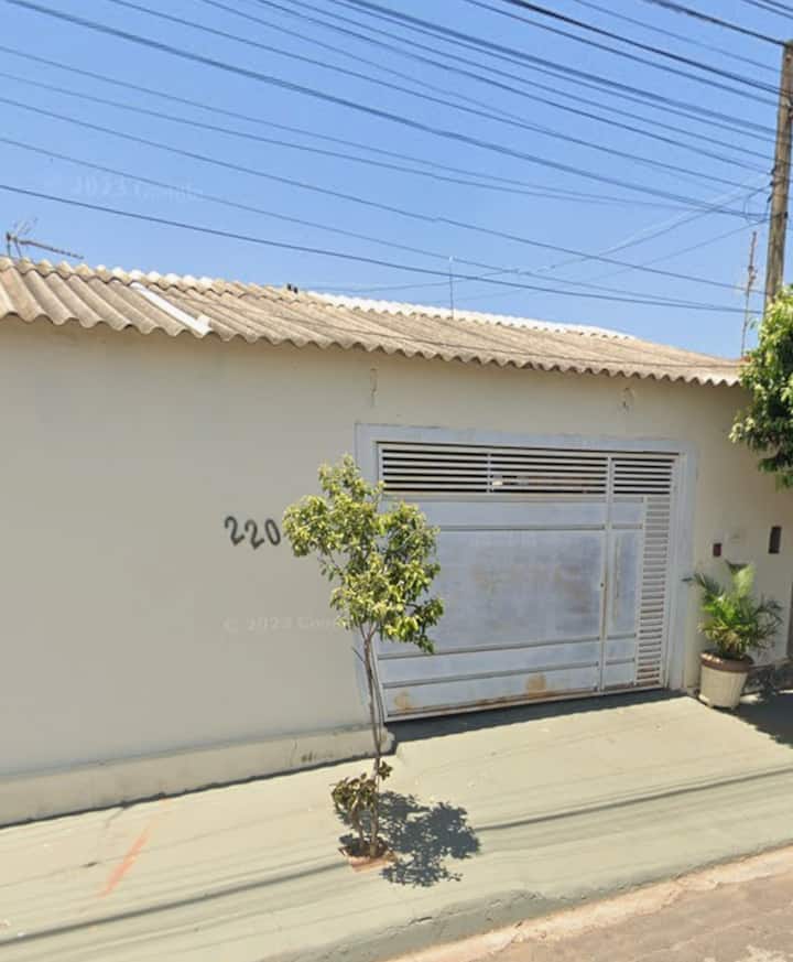 Casa 3 Quartos Sem Mobilia Cabe 08 Camas - 林斯