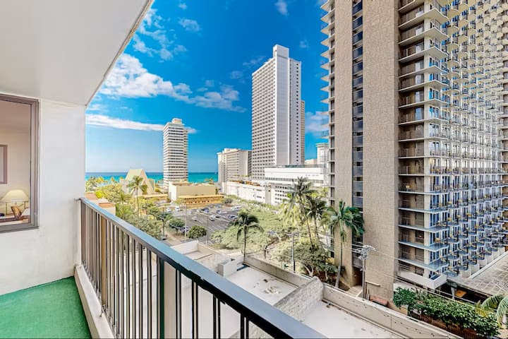 Ocean View And Fully Renovated Condo - Honolulu, HI