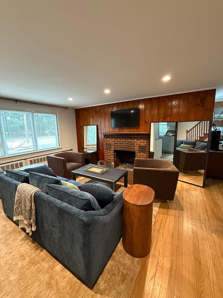 4br House Near Stony Brook University & Hospital - Stony Brook, NY